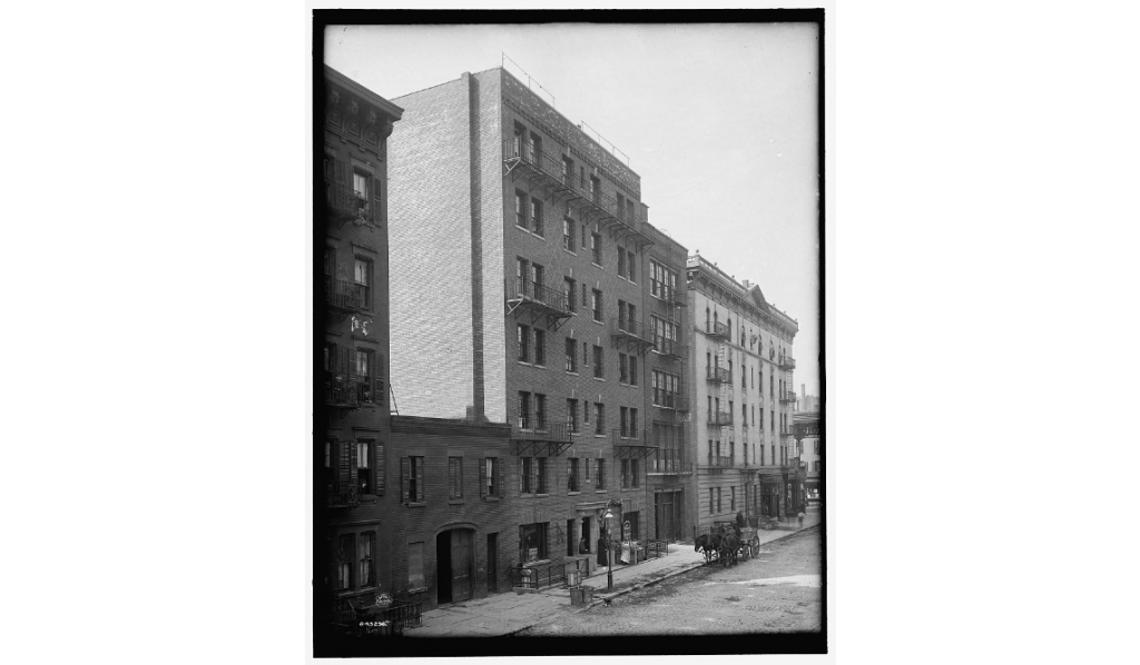 outdoor tenement view – Modern US History
